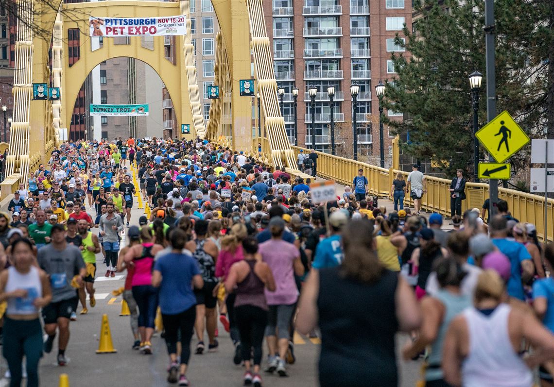 More than 4,100 show up for 10th annual EQT Pittsburgh 10 Miler ...