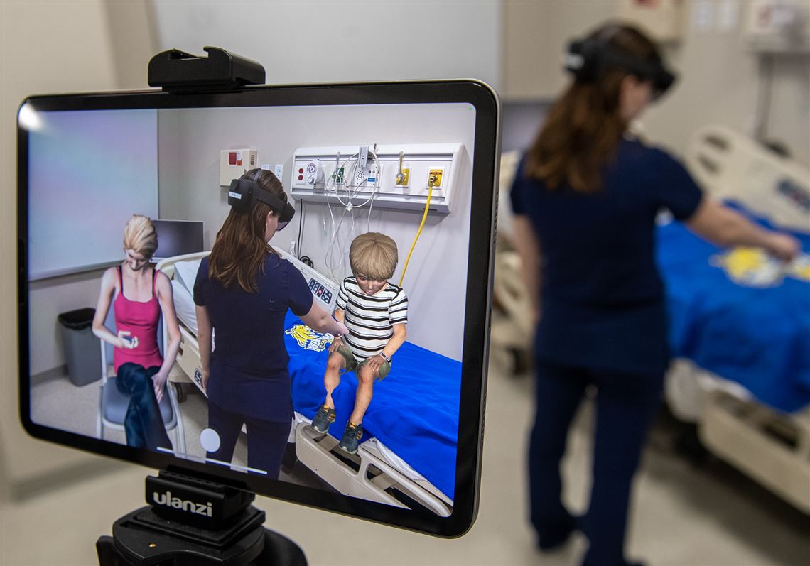 Mixed reality simulations allow nursing students space to explore: ‘It ...