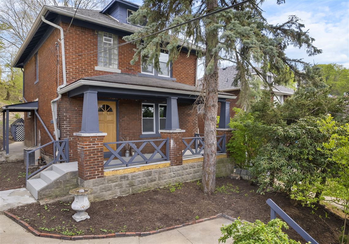 Buying Here: 1932 brick house in Castle Shannon with new deck priced at ...