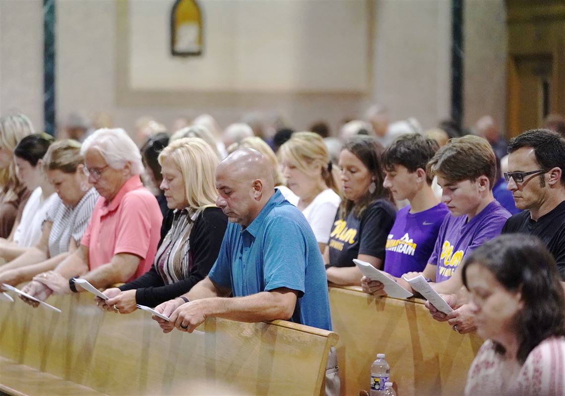 Community gathers in prayer for victims of Plum explosion | Pittsburgh ...
