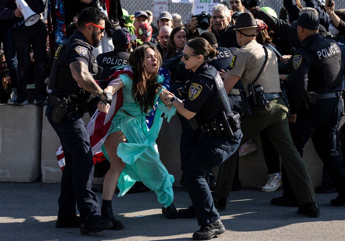 Official defends use of tear gas in Chicago and says agents on ...