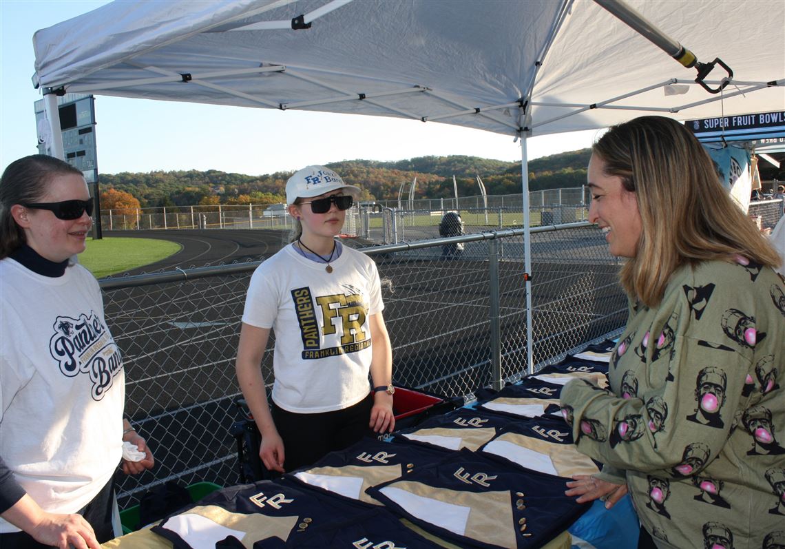 13-year-old upcycles old Franklin Regional band uniforms into tote bags ...