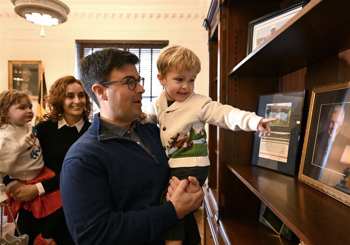 Pittsburgh’s mayor-elect visits his office on eve of inauguration ...