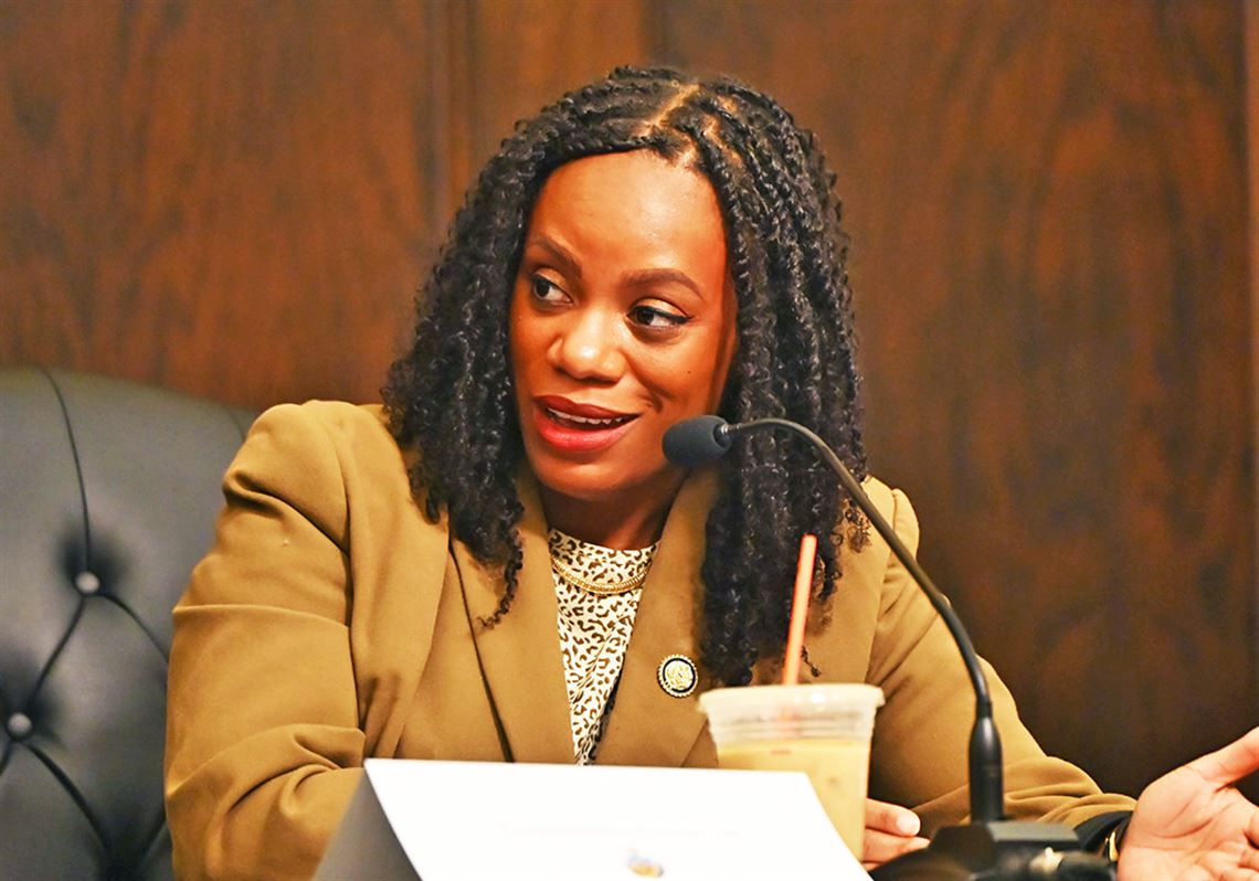 Rep. Summer Lee votes to hold Clintons in contempt of Congress in ...
